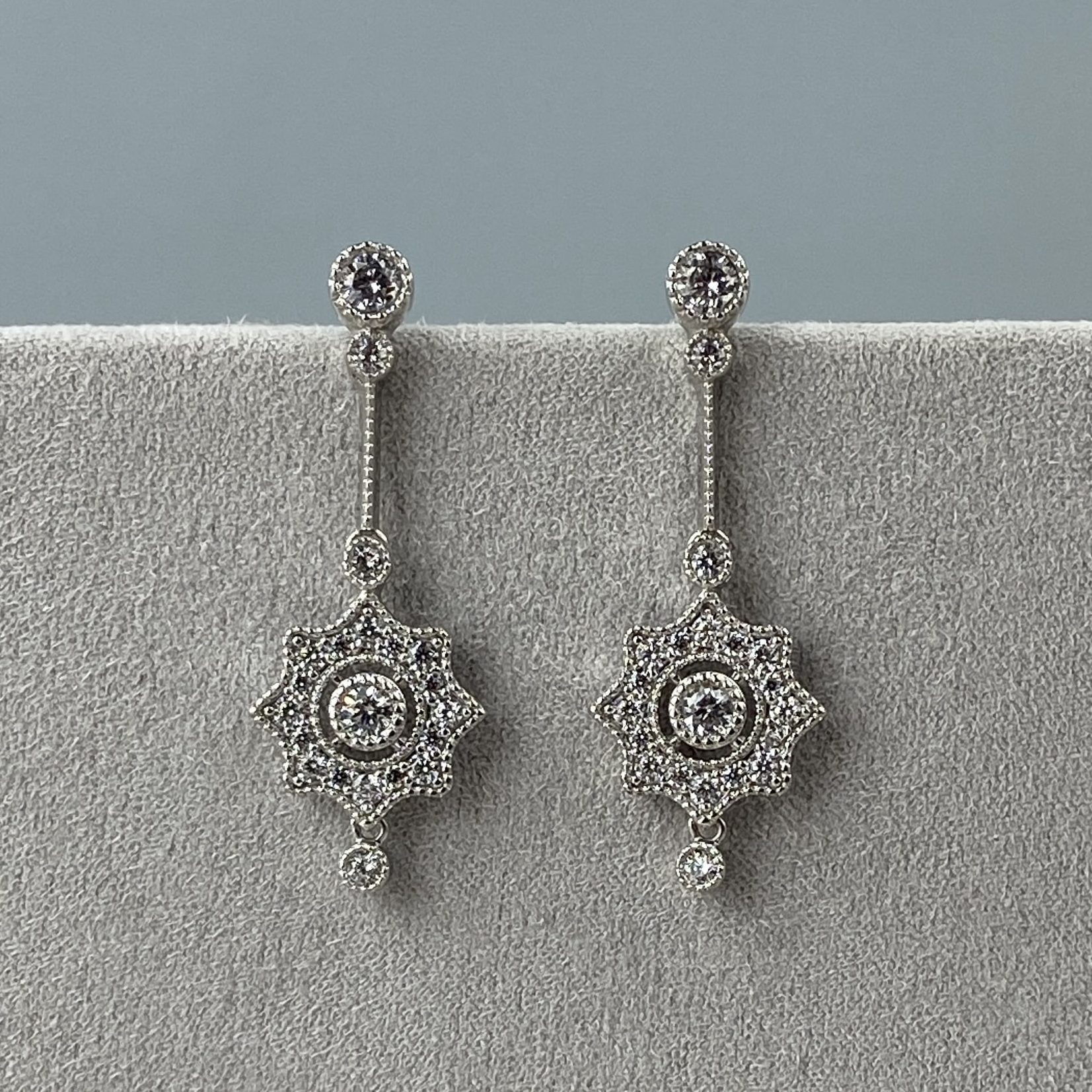 Pendientes largos Novia Catalina .Diseño hecho en Zaragoza.