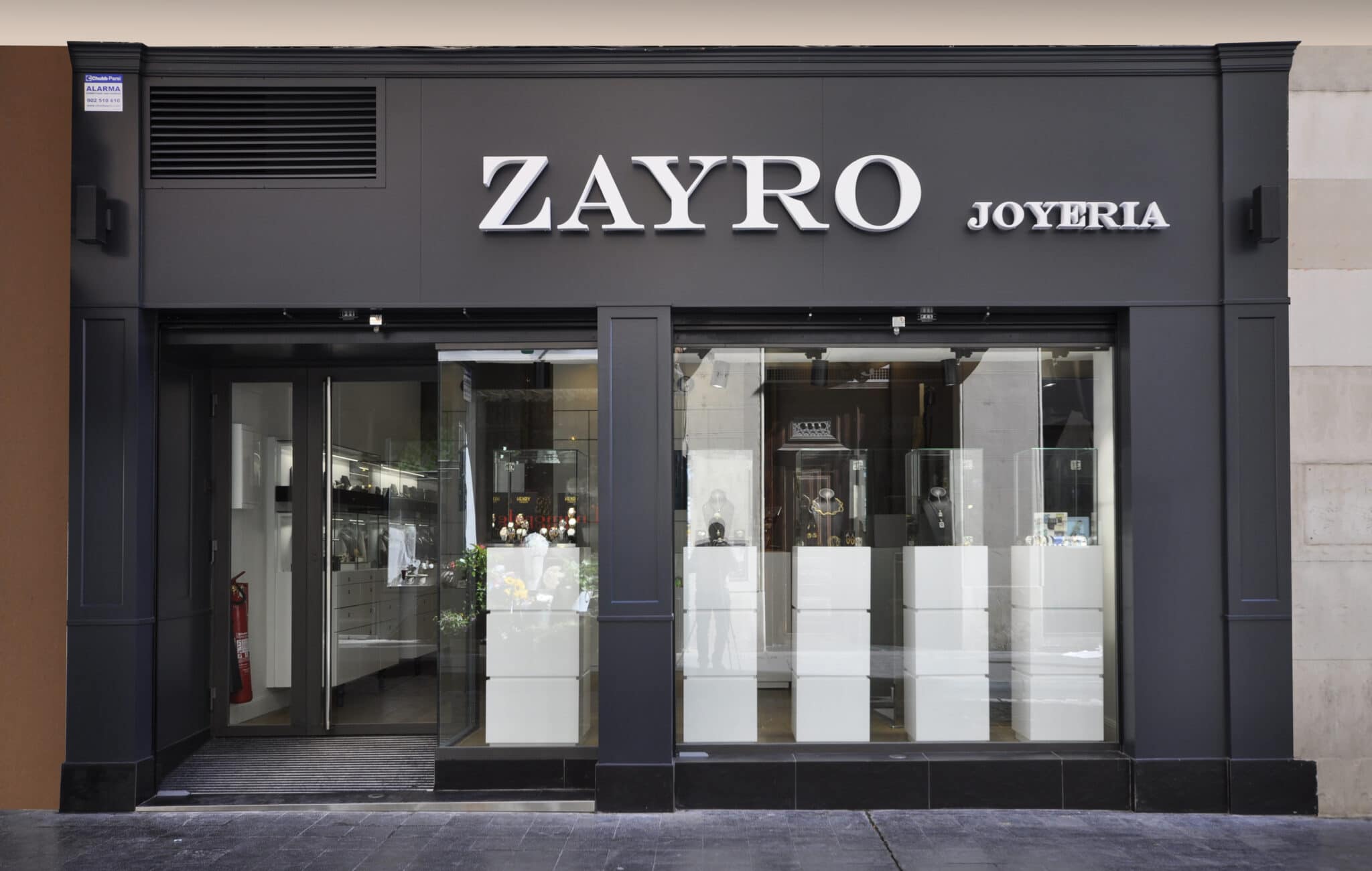 Diseño de joyas originales .Conoce al equipo de joyería Zayro